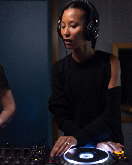 Thule Urban Glide 3 and Icona Pop: An Iconic Product for an Iconic Band ...